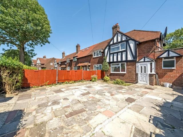 Middle Park Avenue London SE9 3 bed end of terrace house to rent £2,300 pcm £531 pw