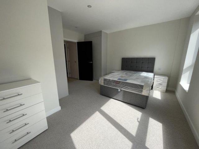 Middle road 1 bed flat to rent £1,850 pcm £427 pw