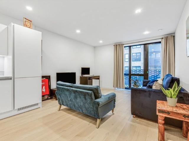 Middle Road, W7, London