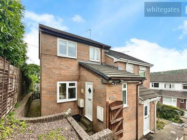 Middle Road, Coedpoeth, 2 Bedroom Semi detached