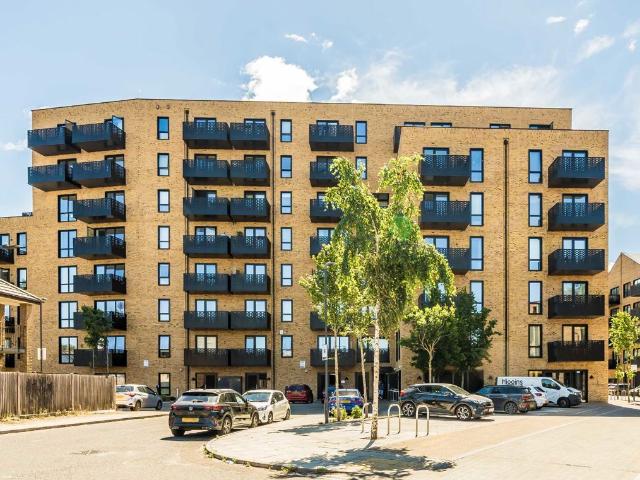 Middle Road, Hanwell W7, 2 bed flat to rent, £2,450 pcm | PrimeLocation
