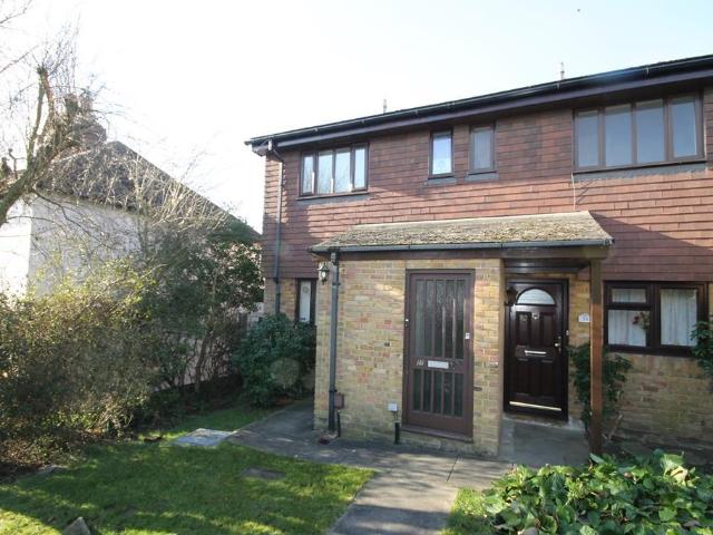 MIDDLE ROAD, LEATHERHEAD, KT22 1 bed apartment to rent £1,175 pcm £271 pw