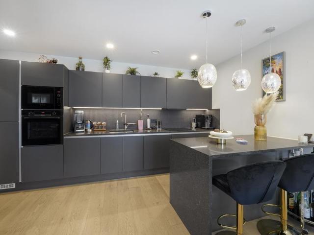 Middle Road, London W7 2 bed flat to rent £2,450 pcm £565 pw