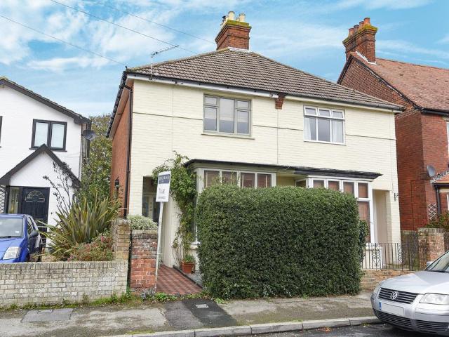 Middle Road, Lymington, SO41 3 bed house to rent £1,795 pcm £414 pw