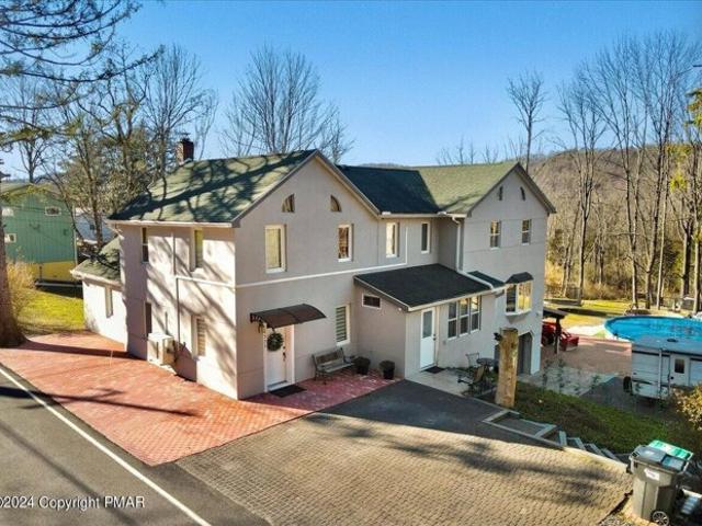 Middle Rd, Stroudsburg, Home For Sale