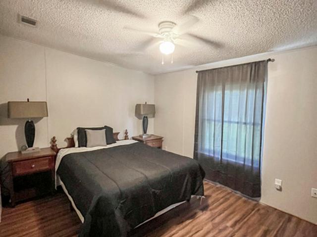 Middleburg House with Television. Homey & comfortable