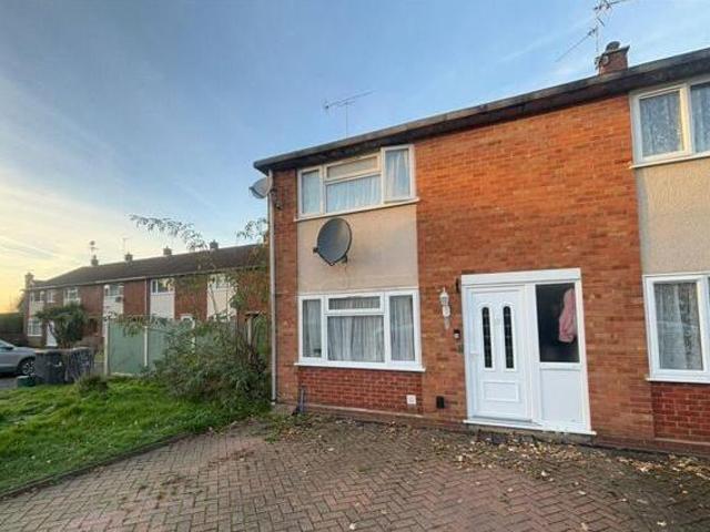 Middlefield, Farnham, 2 Bedroom House