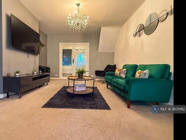 Middlemist Grove, Birmingham, B43 3 bed semi detached house to rent £2,495 pcm £576 pw