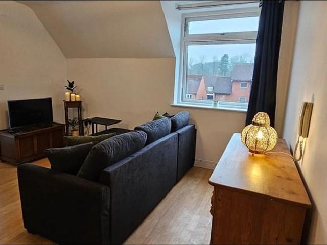 Middlepark Drive, Northfield. 1 bed flat to rent £1,025 pcm £237 pw