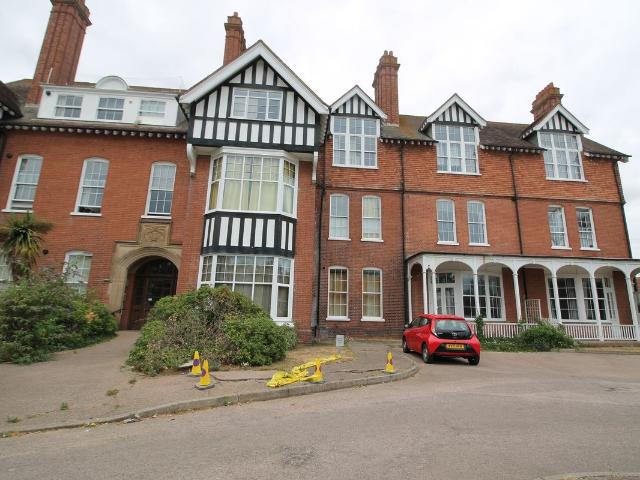 Middlesex Court, Clacton On Sea CO15, 1 bed flat to rent, £800 pcm | PrimeLocation