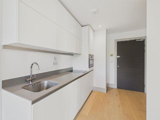 Middlesex House, Edgware HA8, Studio to rent, £1,200 pcm | PrimeLocation