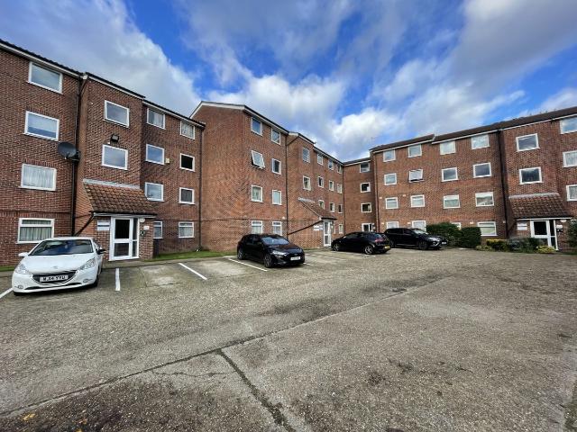 Middlesex UB5, 2 bed flat to rent, £1,900 pcm | PrimeLocation