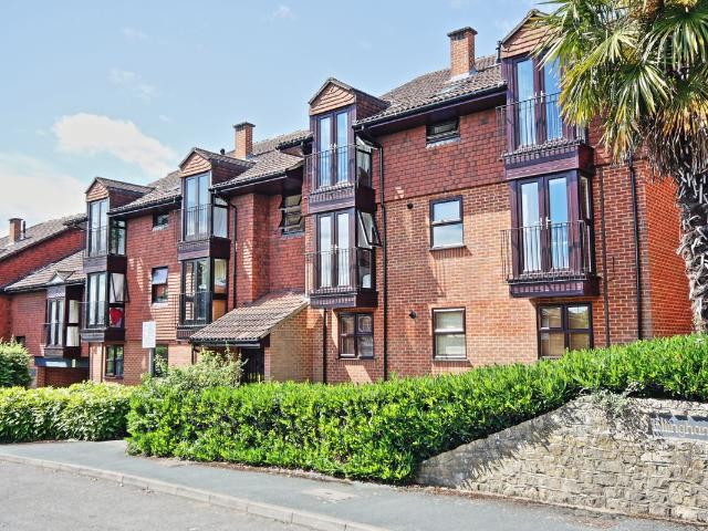 Midhope Road, Woking GU22, 1 bed flat to rent, £1,150 pcm | PrimeLocation