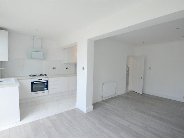 Midhurst Avenue, Croydon, CR0 4 bed terraced house to rent £2,600 pcm £600 pw
