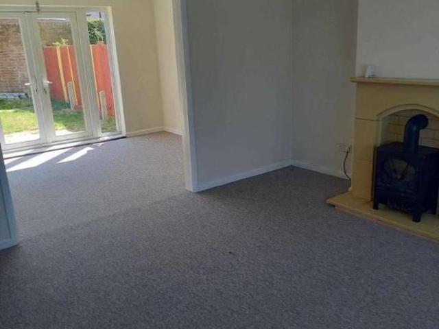 Midhurst Road, Hamdpen, BN22