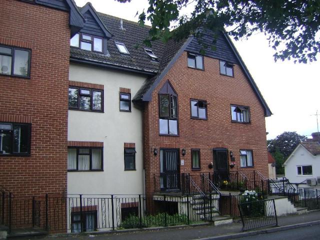 Midhurst Road, Liphook GU30, 1 bed flat to rent, £900 pcm | PrimeLocation