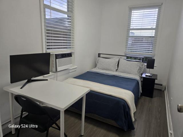 Midium size furnished room