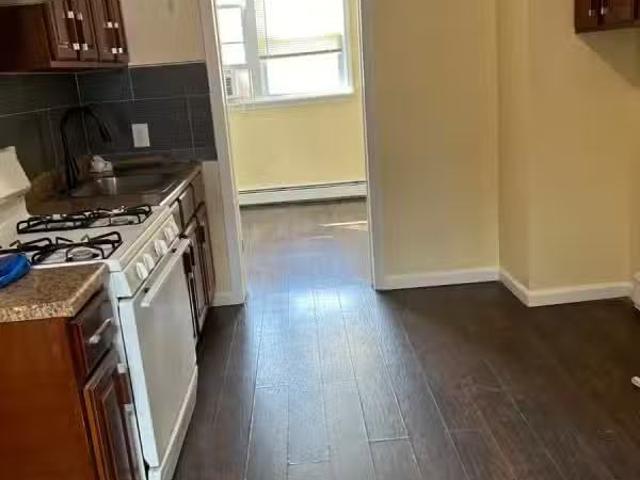 Midland Ave, Staten Island, NY 10306