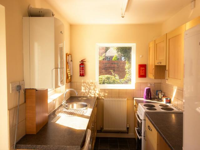 Midland Avenue 4 Bed, Lenton NG7 4 bed house to rent £1,825 pcm £421 pw