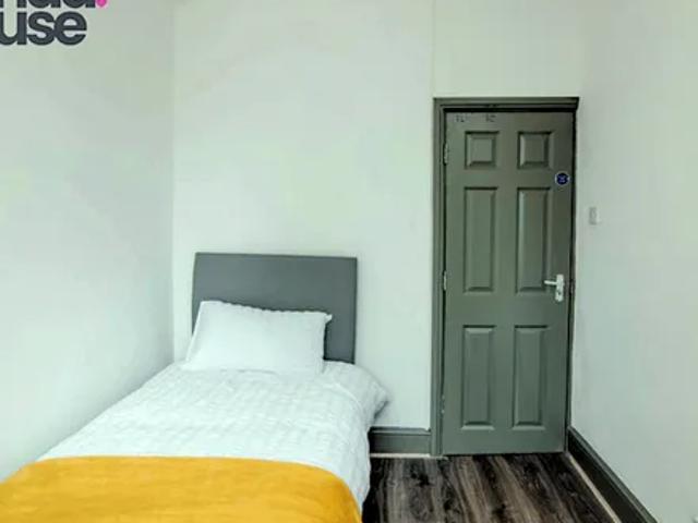 Midland Textiles, 517 519 Stratford Road, Greet, B11 4LP, United Kingdom | 1 bed apartment for rent #167719659 | Rentberry