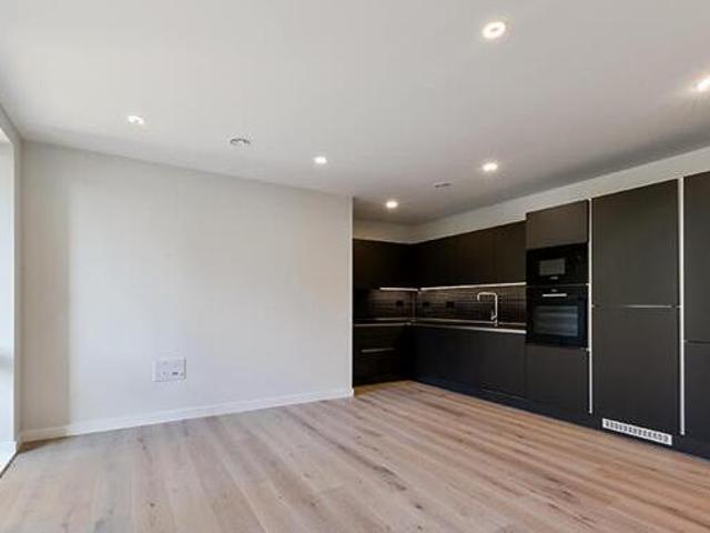 Midlle Road, London, 2 Bedroom Apartment