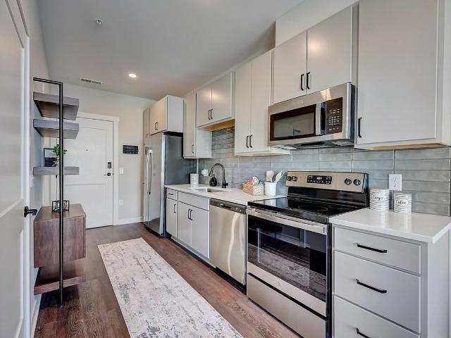 Midpoint West at GVX 2 Bedroom Apartment for Rent at 721 Grandview Crossing Way, Columbus, OH 43215 Grandview South