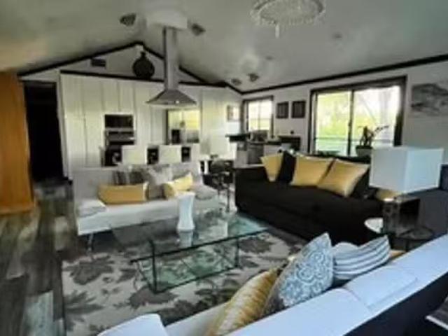 Mike Masoudipour, 13711 1/2 Weddington St, Sherman Oaks 2 Be.