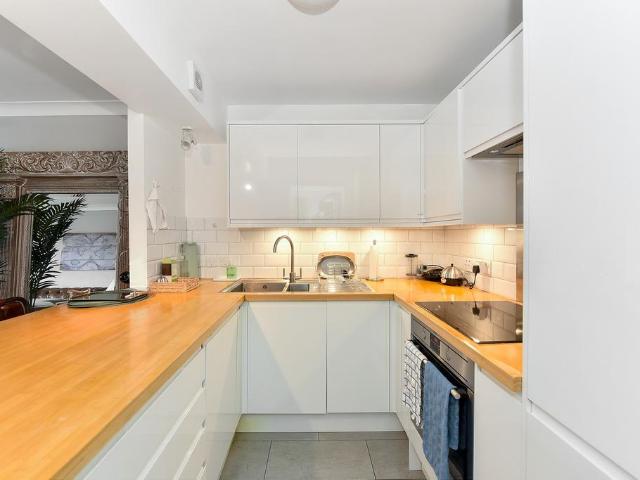 Milton Court, Carrara Wharf, Ranelagh. 2 bed flat to rent £5,000 pcm £1,154 pw