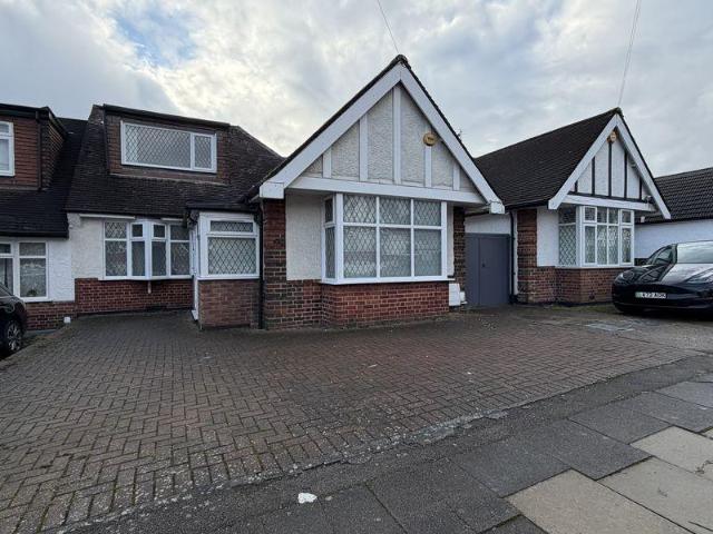 Milton Avenue, Barnet EN5 5 bed property to rent £3,300 pcm £762 pw