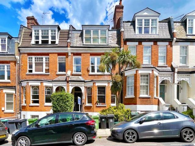 Milton Avenue, Highgate N6, 2 bed flat to rent, £2,200 pcm | PrimeLocation