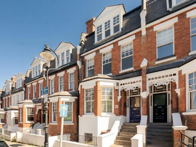 Milton Avenue, London N6 3 bed flat to rent £4,000 pcm £923 pw