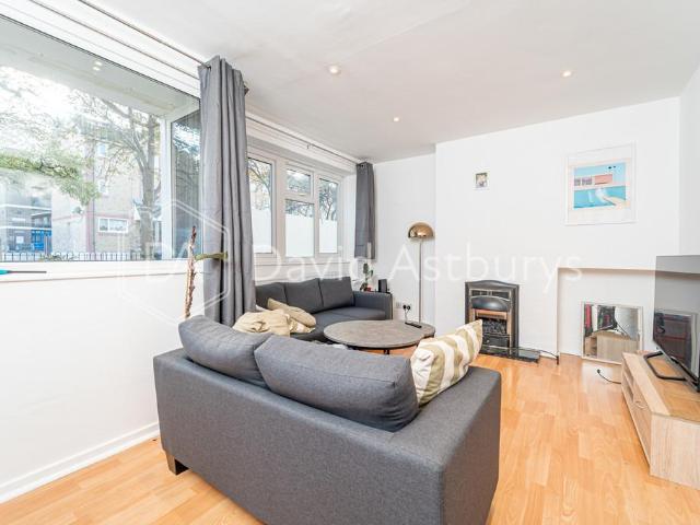 Milton Garden Estate, Stoke. 3 bed ground floor maisonette to rent £2,800 pcm £646 pw
