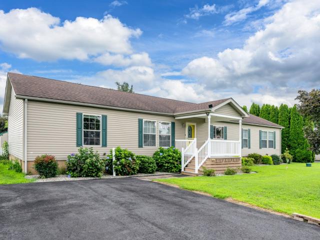 Milton Gem for Rent! Spacious 3BR Home, pet allowed. Fireplace, Sunroom & Private Yard $2,495.00/month