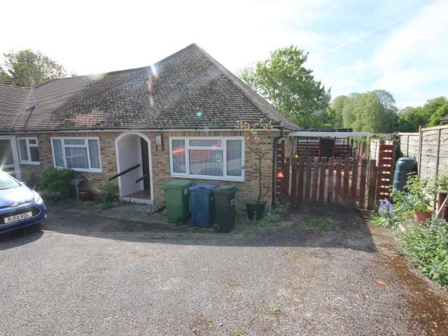 Milton Fields, Chalfont St Giles HP8 2 bed semi detached house to rent £1,425 pcm £329 pw