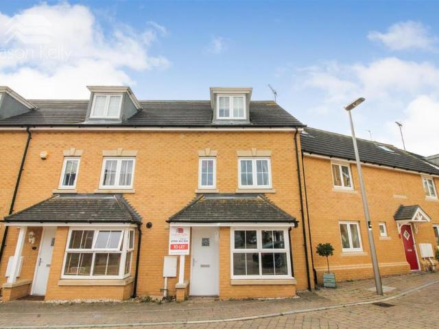 Milton Keynes MK4 4 bed terraced house to rent £1,795 pcm £414 pw