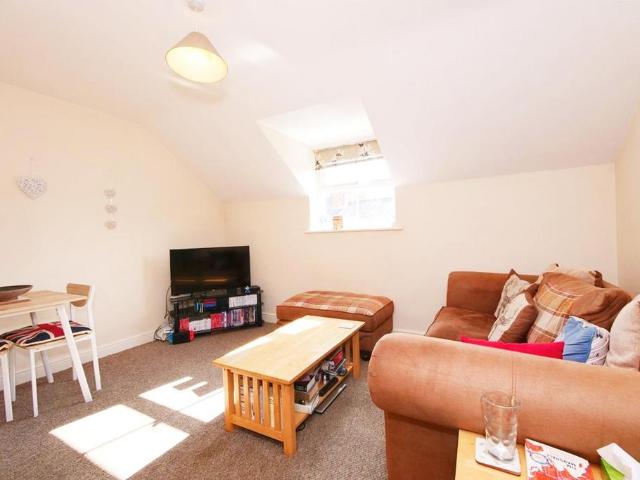 Milton Street, York YO10 2 bed apartment to rent £1,325 pcm £306 pw