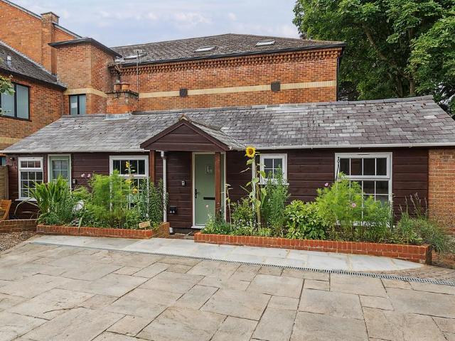Milton Road, Wokingham RG40 1 bed house to rent £3,000 pcm £692 pw