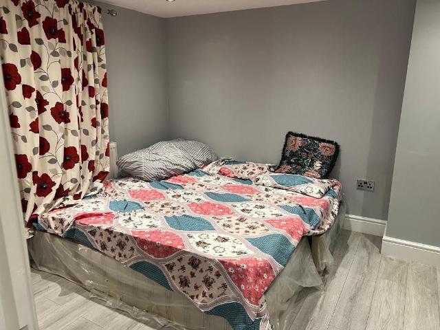 Milton Road, Mitcham CR4, Studio to rent, £1,100 pcm | PrimeLocation