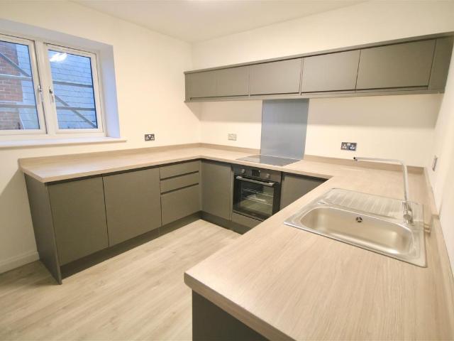 Milton Road, Southsea PO4, 2 bed flat to rent, £1,300 pcm | PrimeLocation