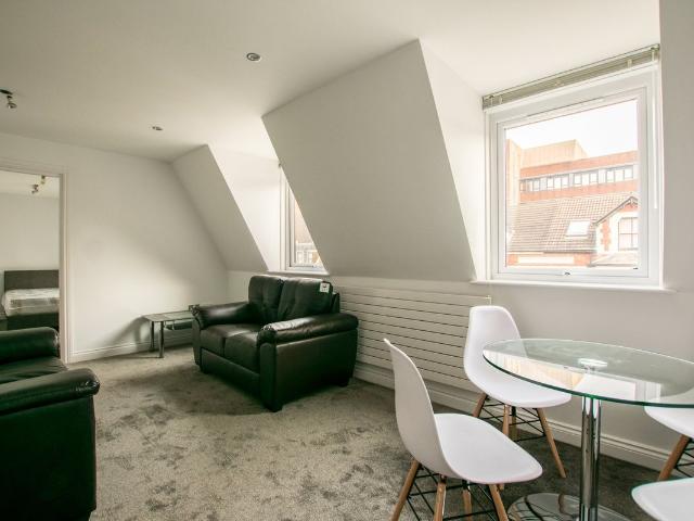 Milton Road, Swindon SN1, 2 bed flat to rent, £1,040 pcm | PrimeLocation