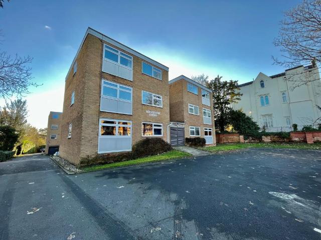 Milverton Court, Leamington Spa, CV32 2 bed apartment to rent £1,050 pcm £242 pw