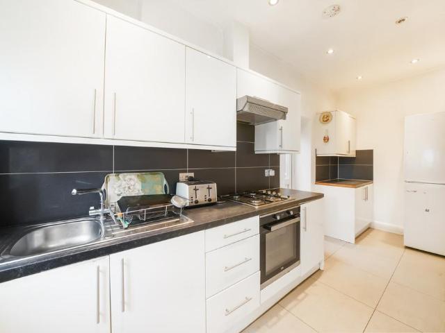 Milverton Road, NW6, London 3 bed apartment to rent £2,650 pcm £612 pw