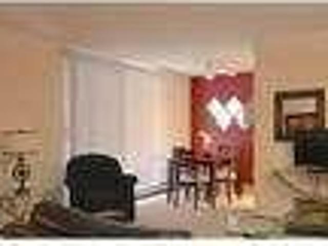 Milwaukee, prime location 2 bedroom, Apartment. 2 Car Garage!