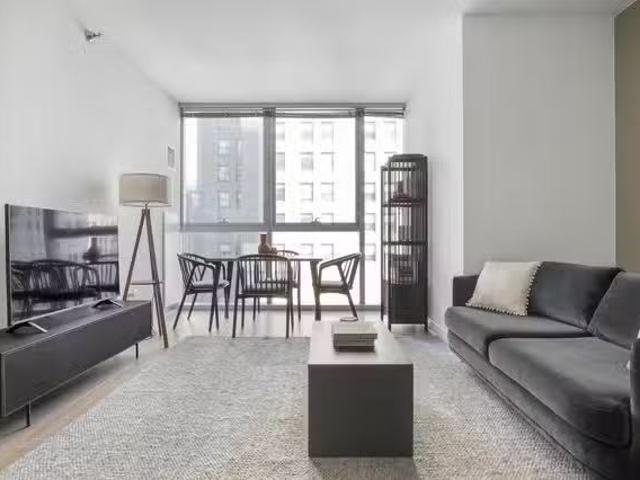 Mila, 201 N Garland Ct, The Loop 1 Bedroom 1 Bath