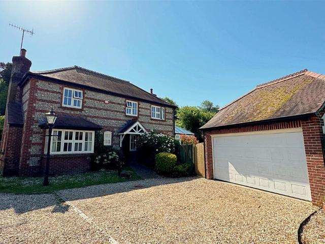 Milborne St Andrew 4 bed detached house to rent £2,250 pcm £519 pw