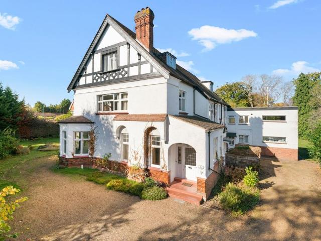 Milbourne Lane, The White House, KT10 1 bed flat to rent £1,295 pcm £299 pw