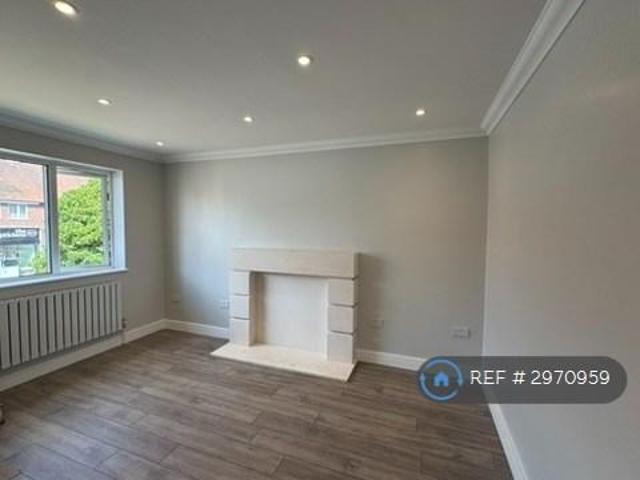 Milburn House, London, SW20 2 bed flat to rent £2,250 pcm £519 pw