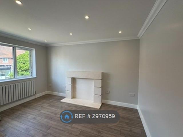 Milburn House, London SW20, 2 bed flat to rent, £2,250 pcm | PrimeLocation