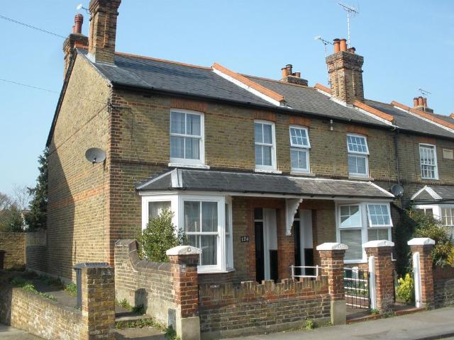 Mildmay Road, Chelmsford CM2 3 bed end of terrace house to rent £1,950 pcm £450 pw