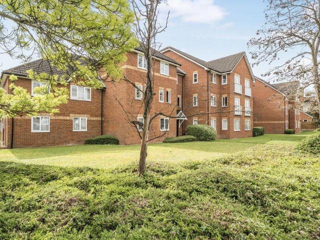 Mildred Avenue, Bowling Court Mildred. 2 bed flat to rent £1,550 pcm £358 pw